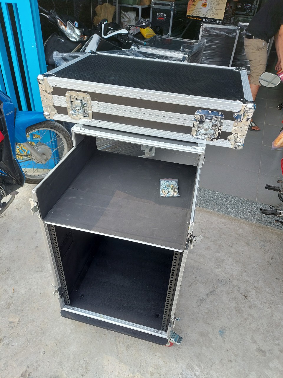 Tủ rack đựng thiết bị âm thanh 16U - Vali Chuyên Dụng PISO